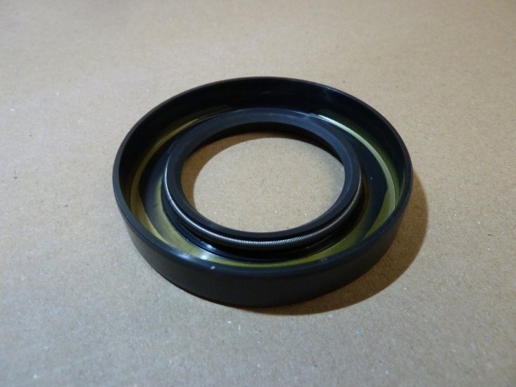Gearbox rear oil seal [C23394] - £4.20 : Ken Jenkins Jaguar Specialists ...